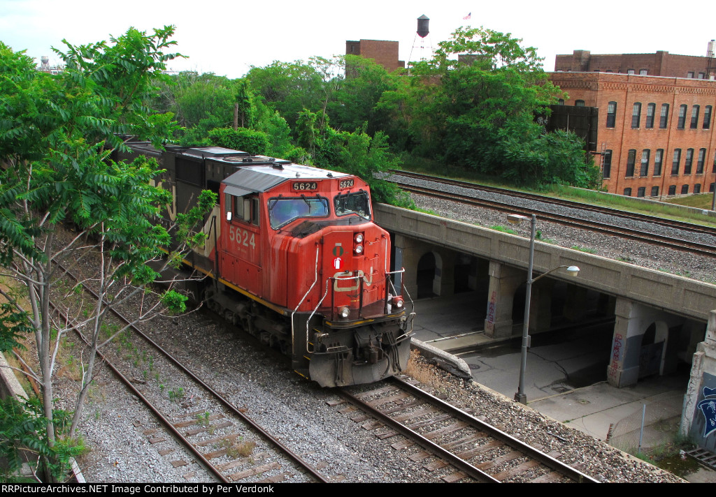 CN 5624 thru Detroit